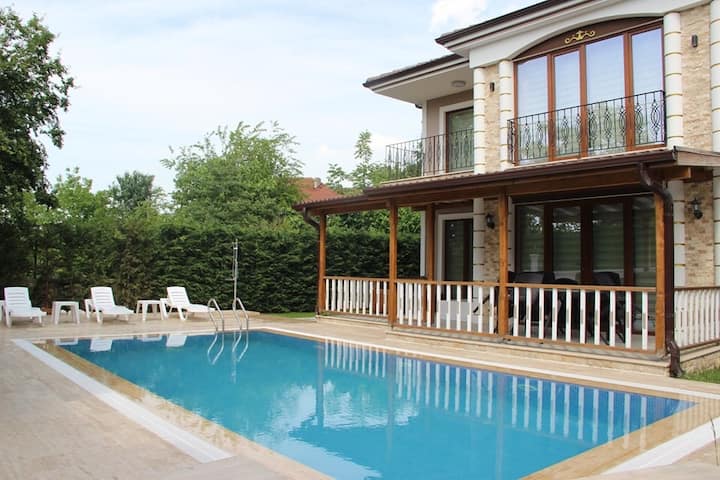 Sapanca Emirhan Vi̇llaları Müstakil Havuzlu 10 Kişi - Sapanca