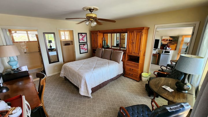 Attached Studio W/ Shared Deck - Vista, CA