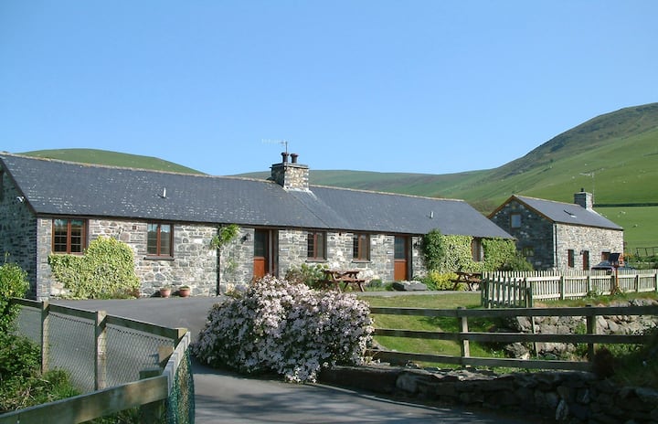 Barn Conversion In Bryncrug - Cynfal Farm Cottages - Tywyn