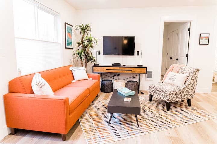 Poppy House: Private, 1-br In Ne; Saltwater Hottub - Portland, OR