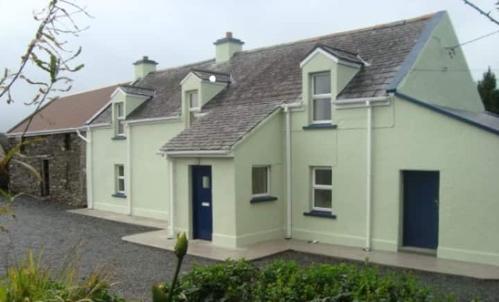 Ring Of Kerry Traditional Farmhouse Cahersiveen - County Kerry