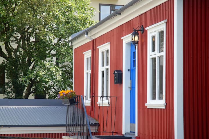 Dollhouse In The Heart Of Reykjavik - Reykjavik