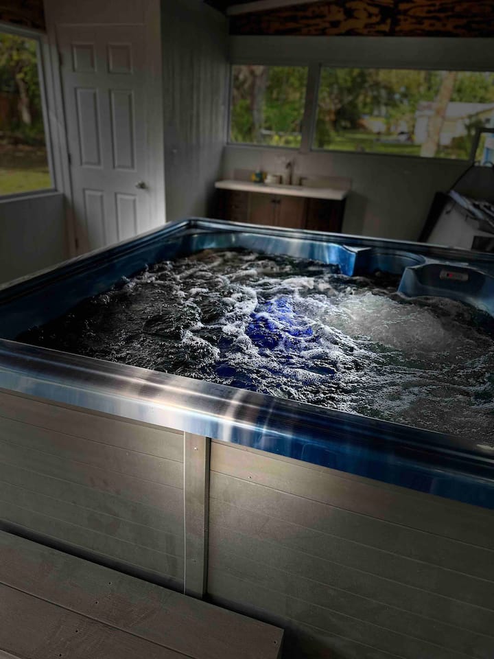 Large Beachtown Gem, Has It All! Perfect Getaway! - Vero Beach, FL