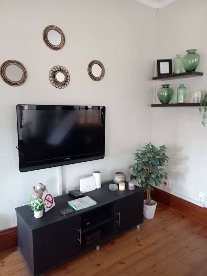 Secure Modern 2bed Family Home - Germiston
