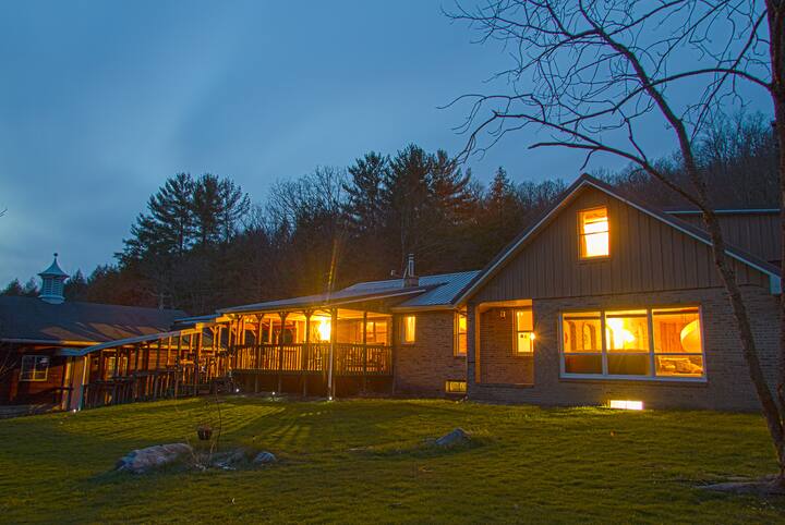 Hummingbird Retreat 12 Miles From Ohiopyle, Unique House And Property On Stream. - Farmington, PA