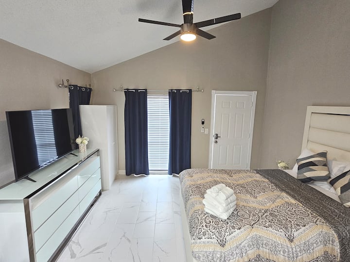 Cozy Studio Saint Petersburg - Pinellas Park, FL