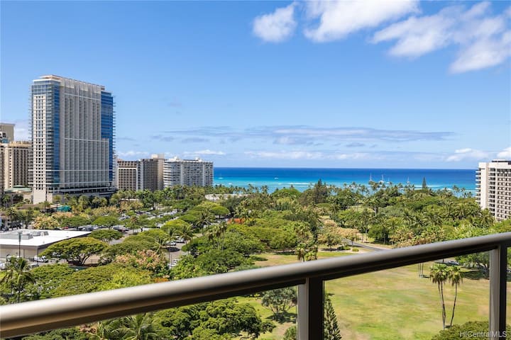 Luana Waikiki Oceanview High Floor Condo - Honolulu