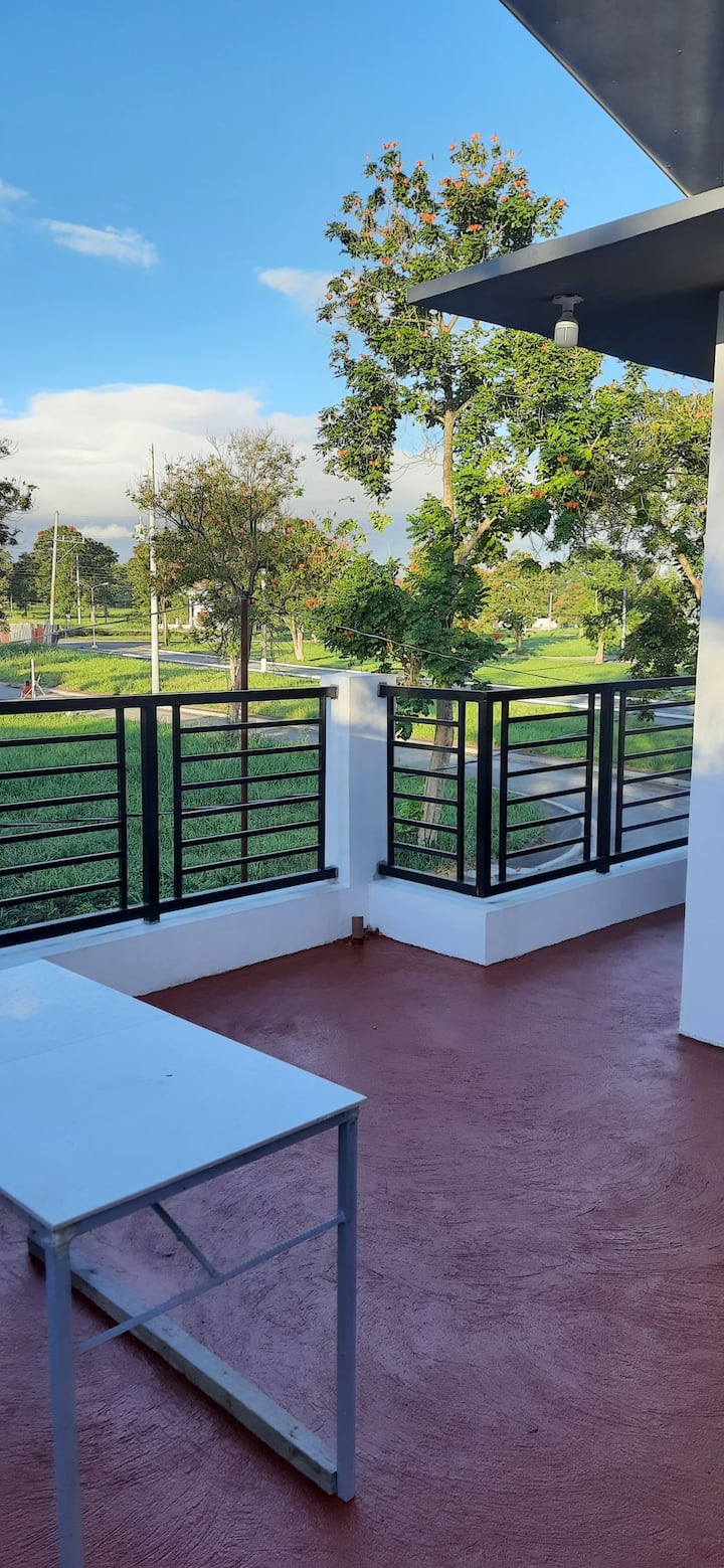 220sq M. Staycation House In Nuvali/carmeltown - Calamba