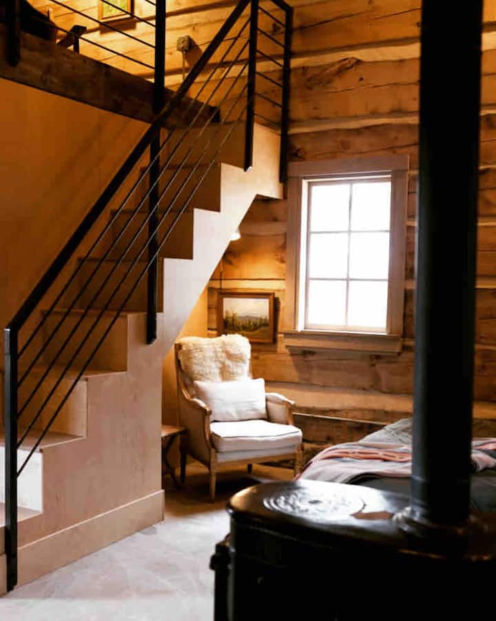 The Log House, Montana. Handmade, Luxurious Cabin - Montana