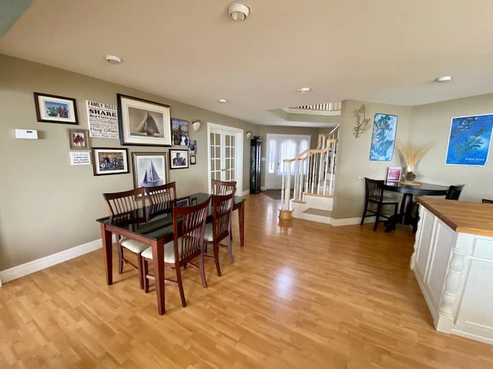 Luxury Oceanside Vacation Home - Kodiak, AK