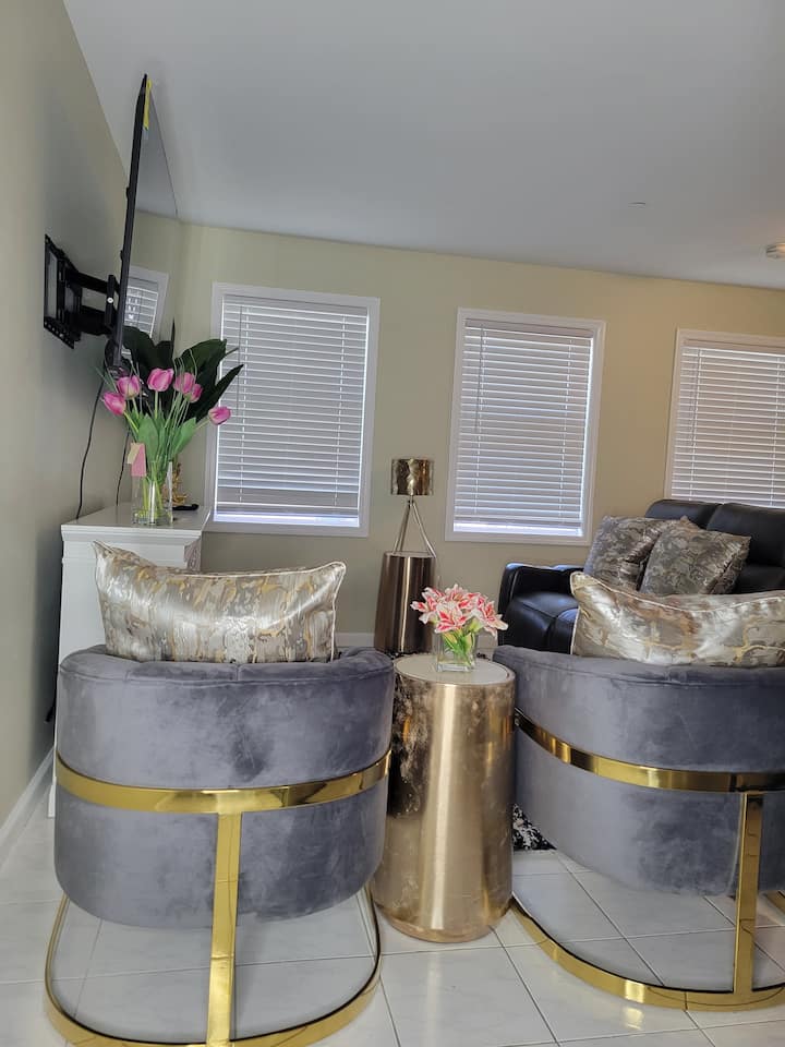 Nikozy 2 Apartment - Staten Island
