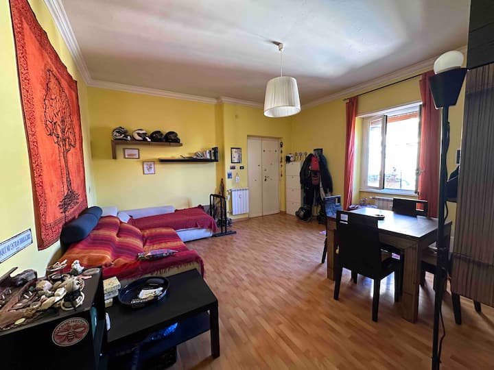 Friendly Yellow House - Rome
