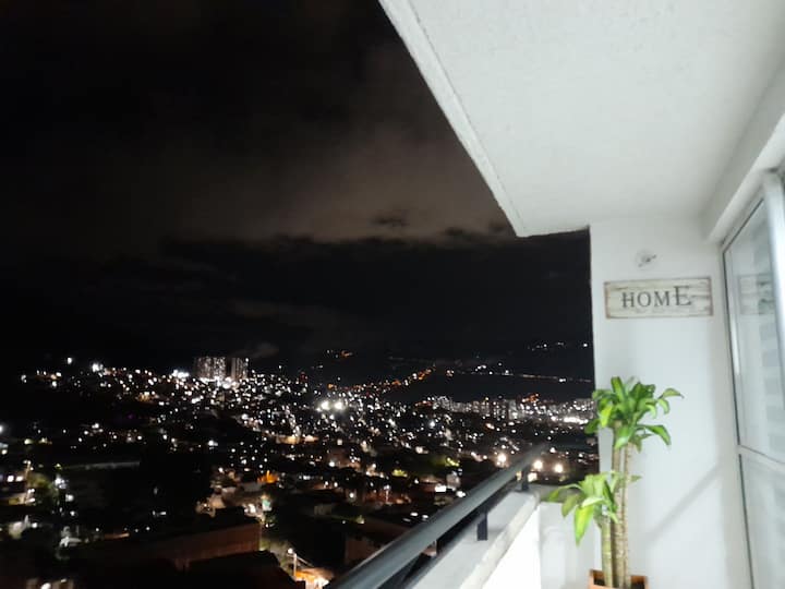 Gran Apto Con Impresionantes Vistas A La Ciudad - Bello