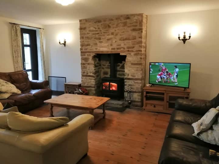 Spacious Cozy Cottage 2 Bedroom 2 Bathroom Logfire - Brecon
