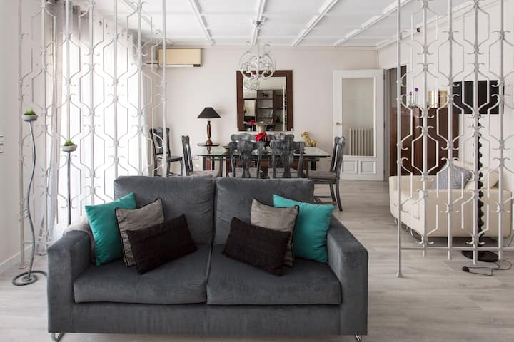 Grand Entier Appartement Sur La Rue Principale!! - Valência