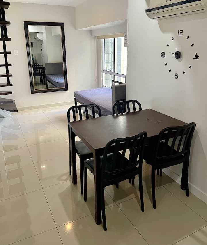Bgc - Two Bedroom Two Bathroom Condo W/ Netflix - Taguig