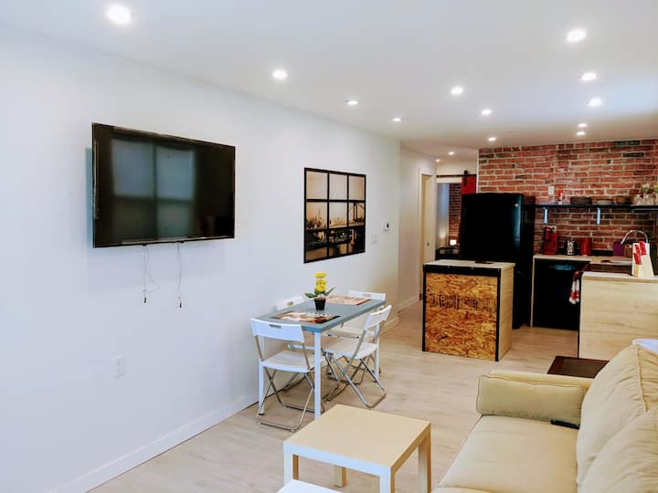 A One Bedroom With A View Of The Brooklyn Bridge - Winnipeg