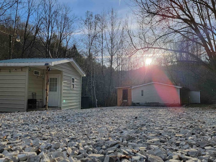 Creekside Hideaway - Indian Mountain State Park, Jellico