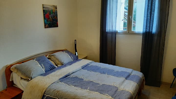 Chambre Lit Double Dans Une Maison Calme, Parking - Montpellier