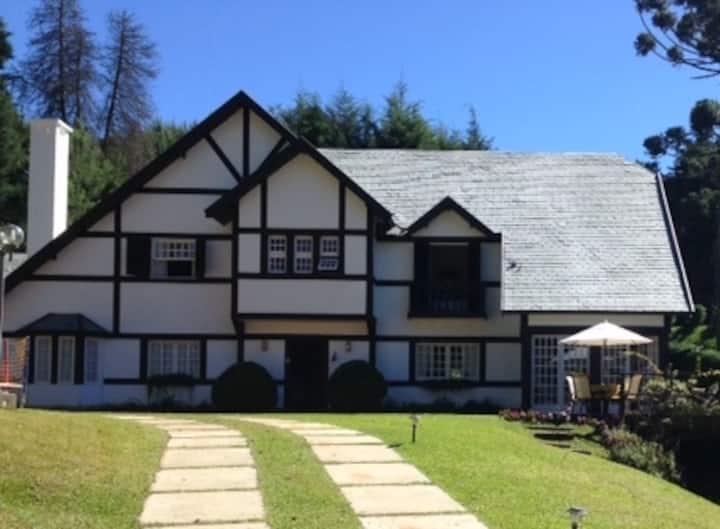 Luxuosa Casa 5suites+amplo Jardim No Capivari - Campos do Jordão