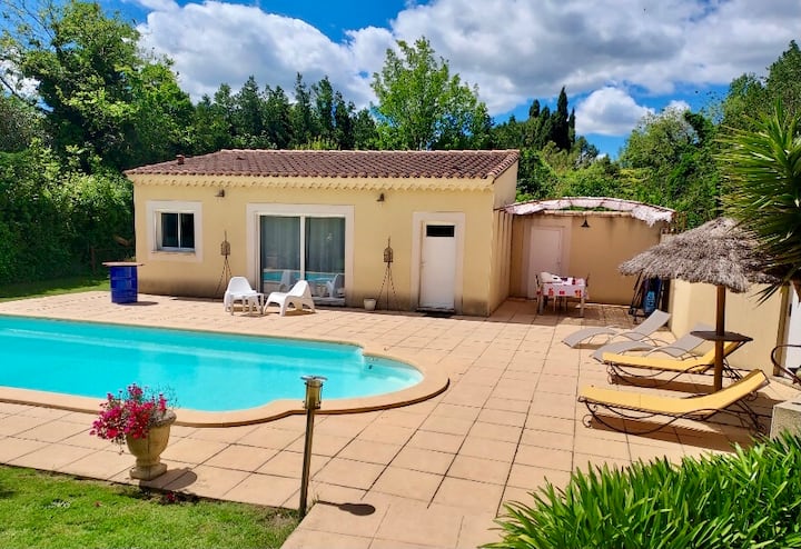 Studio De 35m² Donnant Sur Piscine - Beaucaire