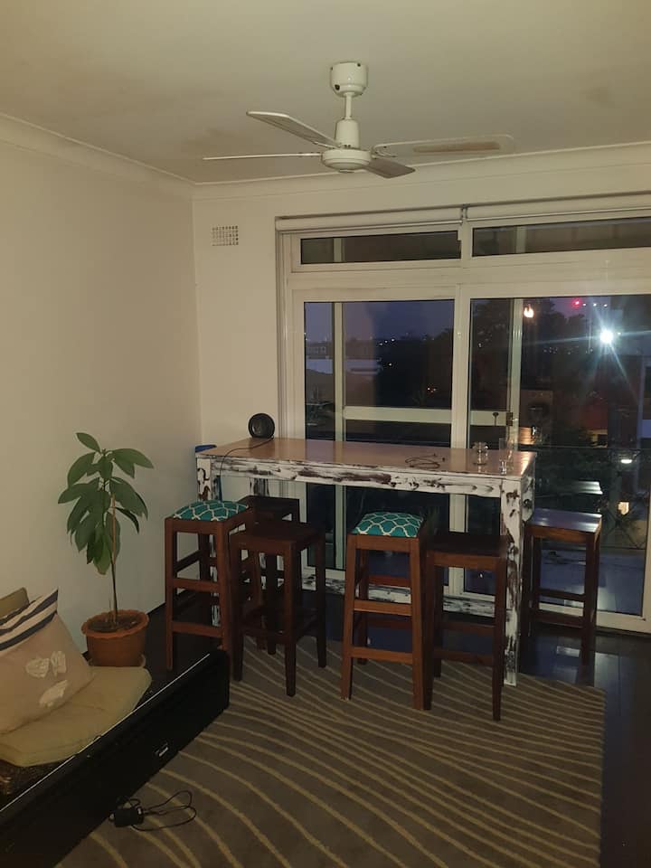 Beautiful Lively Location And Stunning Views - Coogee