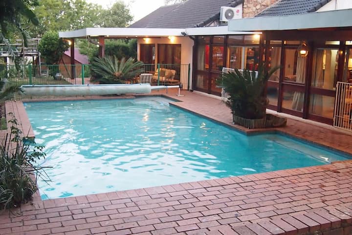 Stunning Safe 3bd Nr Rosebank, Fastwifi Solar Pool - Johannesburg