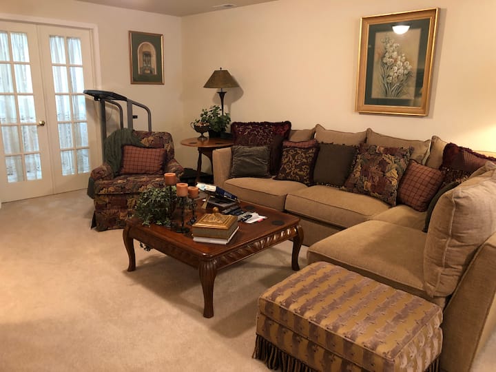 Cheyenne Mountain View-(entire Level Of Home) - Colorado Springs, CO
