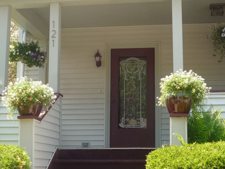 Room 2 At Christi's Inn Right Off Town Square - Elkhart Lake, WI