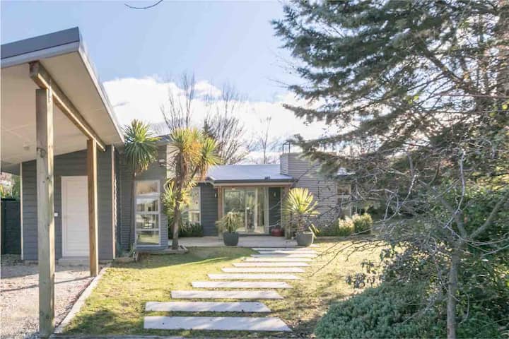 Sunny Private Home By Beautiful River & Lagoon - Wanaka
