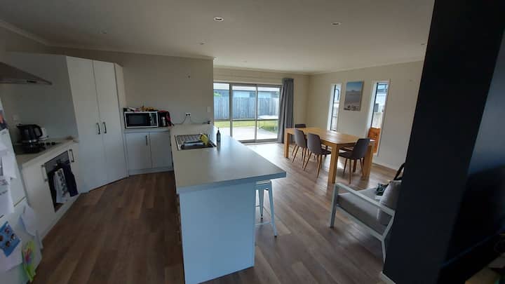 Large Private Room In Large Quiet Family Home - Tauranga
