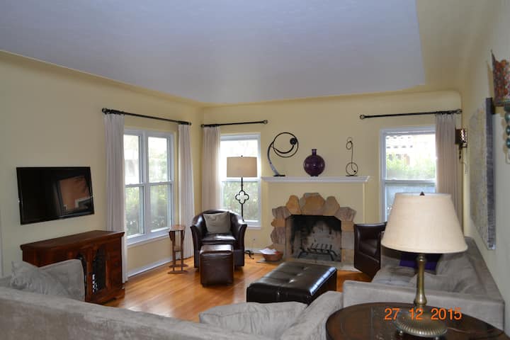 Warm Sunny Mediterranean House - Rose Garden - San Jose