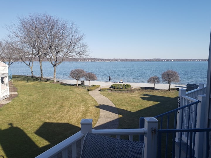 Culver Cove Cozy Lake Max Condo Unit 228 - Tippecanoe River State Park, Winamac