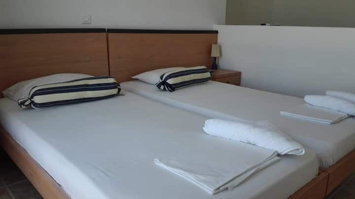 ΔΙΑΜΕΡΙΣΜΑ ΕΞΟΧΙΚΩΝ ΚΑΤΟΙΚΙΩΝ ''Yoka Place'' - Paros