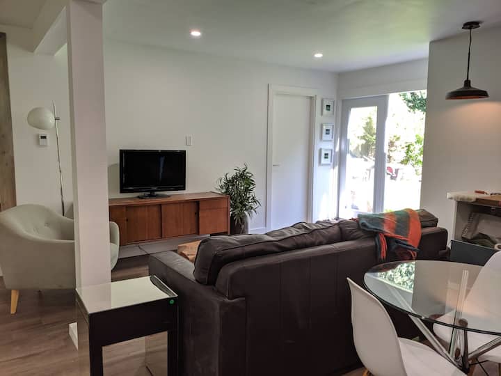 2bedroom Garden Level Suite, Overlooking Forest - North Vancouver