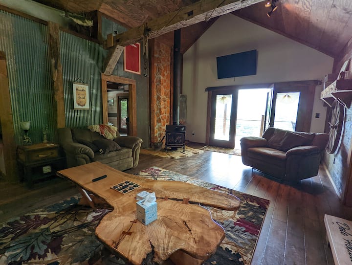 Farmhouse Retreat Overlooking Dale Hollow - Dale Hollow Reservoir, TN