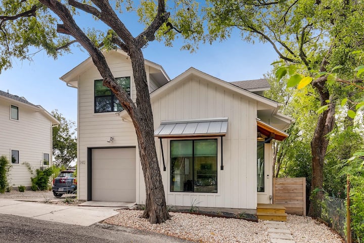 Modern Tree Top Get Away With A View! - Austin