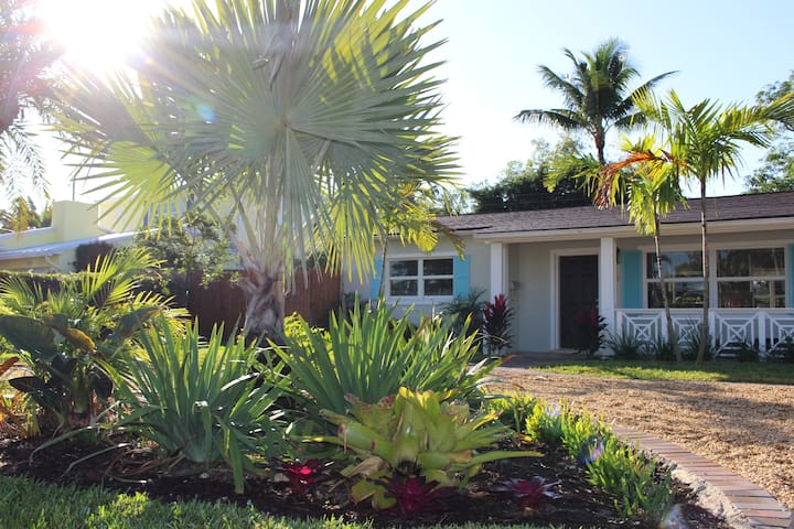 Bismarck House - 5 Star Downtown Luxury House - Delray Beach, FL
