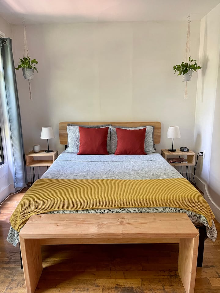 Brooklyn Charming Studio Apartment! - Jackson Heights - Queens NY