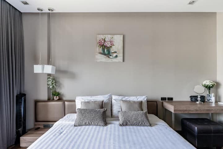 Walk To Shopping From A Sleek High-rise Apartment - Chiang Mai