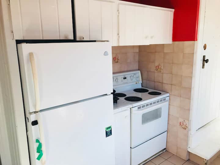 Master Bedroom For Rent Downtown St.catharines - St. Catharines