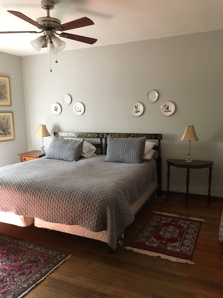 Trad'l Decor, 1br, 1ba, No Steps Yrhomeawayfrhome - Monroeville, PA