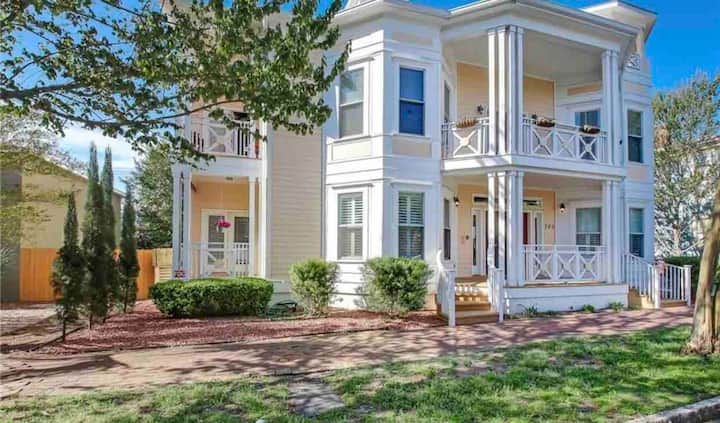 Spacious 2 Bedroom Apartment Next To Forsyth Park - Savannah, GA
