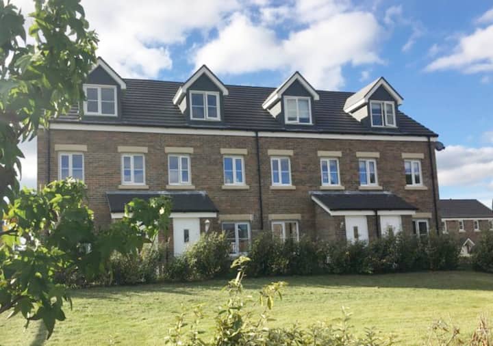 En-suite In Brand New Town House - Carmarthen