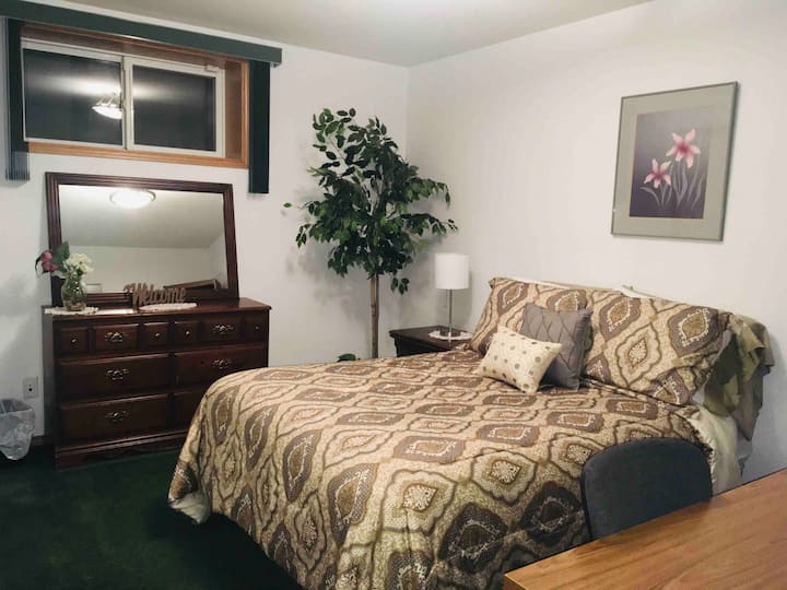 Casa S&s Retreat-entire Private Basement Suite - Red Deer