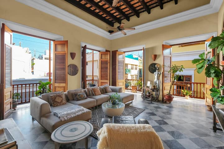 Historic Rum Baron's Mansion In Best Location! - Levittown