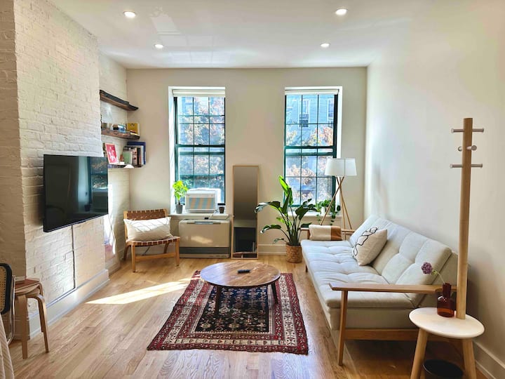 Serene Minimalist Escape - Heart Of Bushwick - Brooklyn