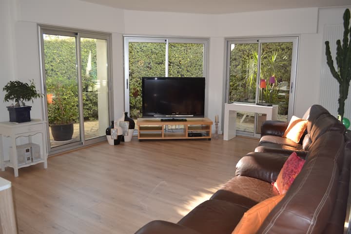 Comme Dans Une Maison - Cannes