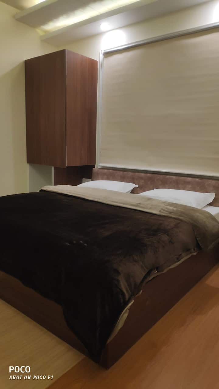 Aavaas Welcomes You With 6 Bedroom And Parking. - 西姆拉