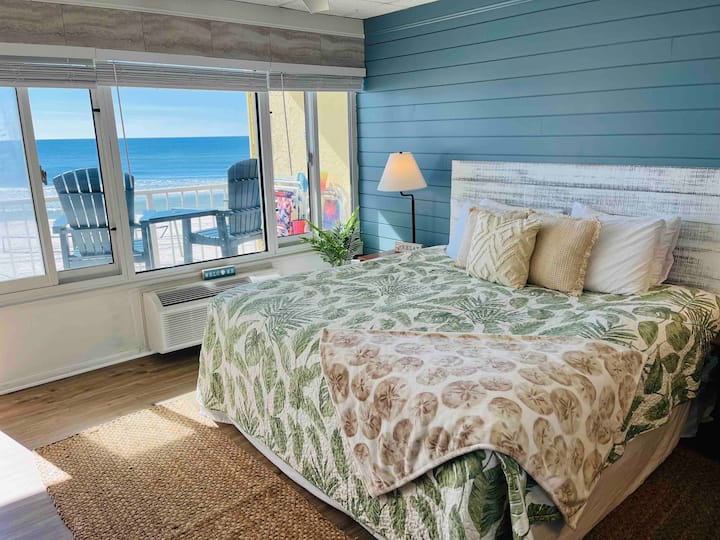 Beachfront Pcb Studio | Gulf Views•walk To Dining - Panama City Beach, FL